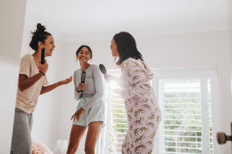 6 Tricks for Throwing an Amazing Summer Slumber Party - College Fashion