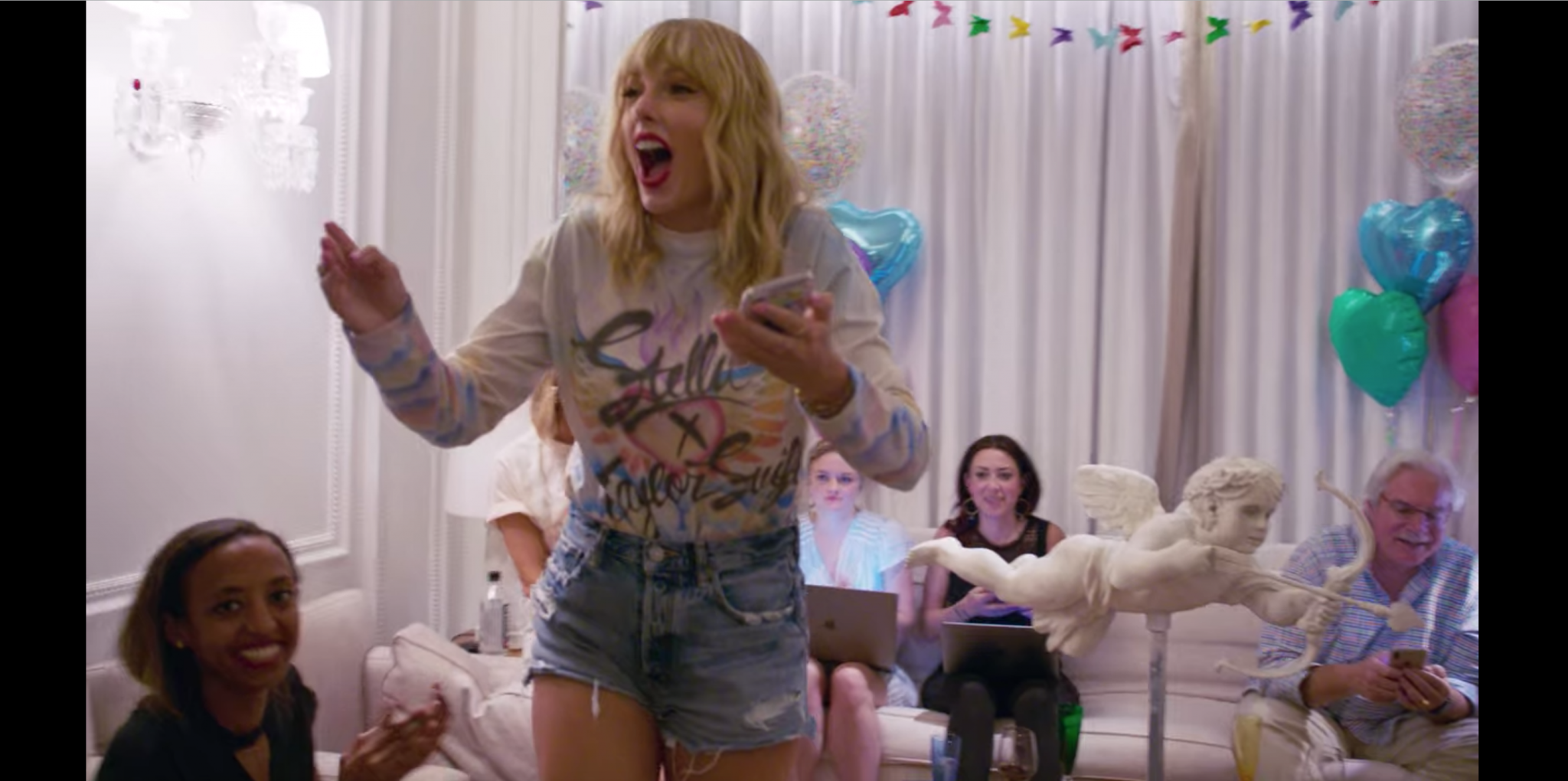 8 Outfits Inspired by Taylor Swift's 'Miss Americana' - College Fashion