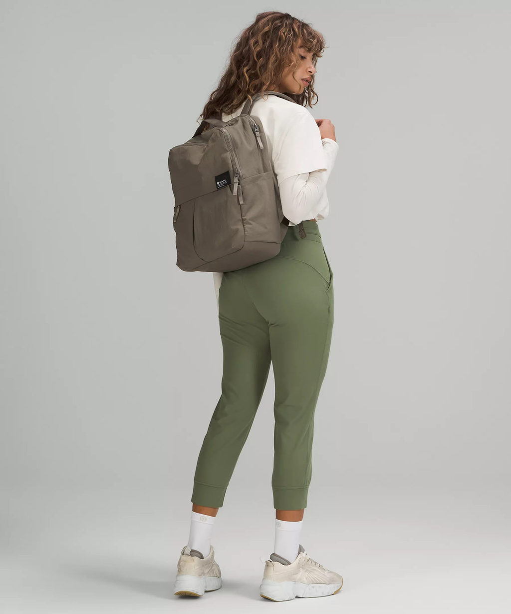 The 20 Best Backpacks for College Students in 2022 - College Fashion