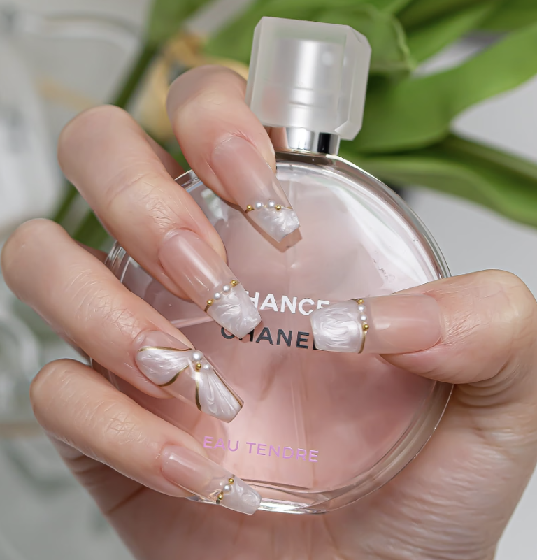 18 Pretty Pearl Nail Designs You'll Obsess Over - College Fashion