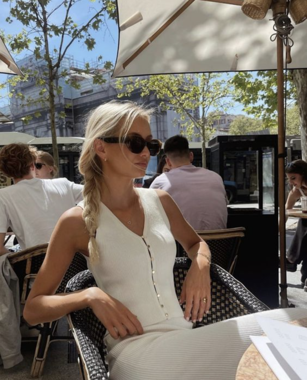 20 Stunning Old Money Outfits for Summer - College Fashion