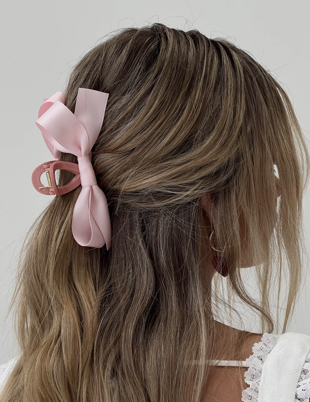 15 Most Popular Accessories We're Seeing on TikTok Right Now - College ...